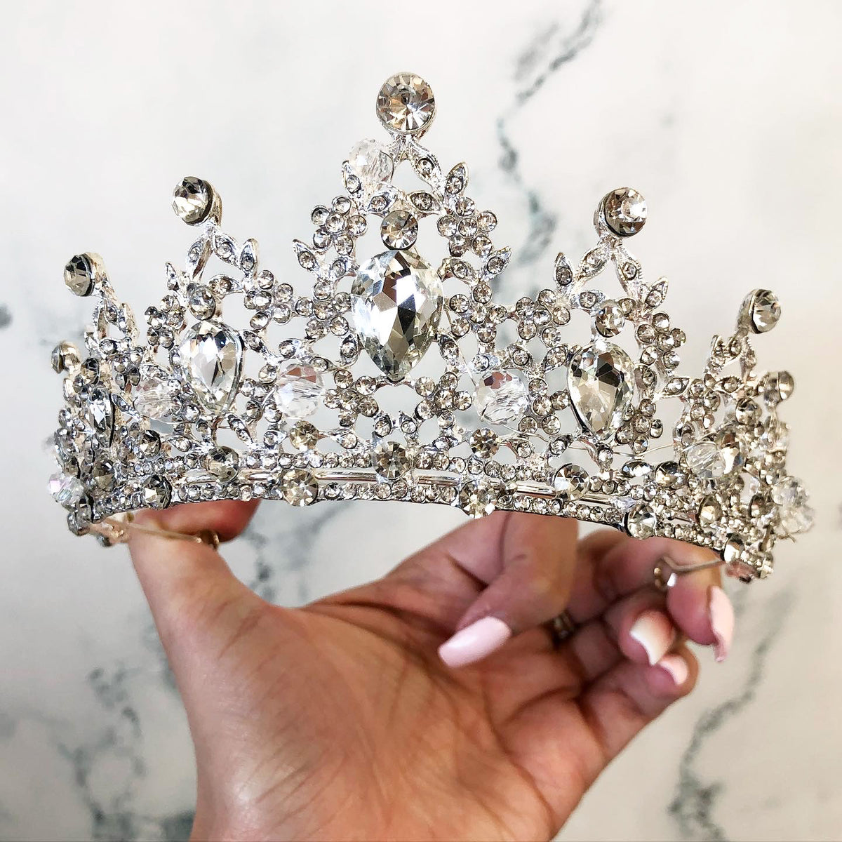 Elegante Silver Crown – DARSYS ACADEMY